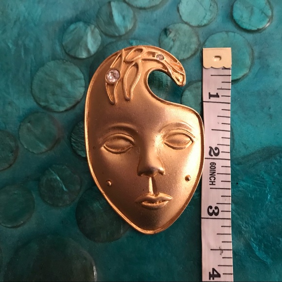 Jewelry | Vintage 8s Large Brushed Goldtone Face Pin | Poshmark